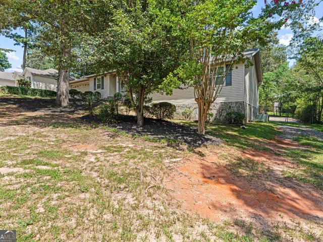 102 Crestwood Circle
