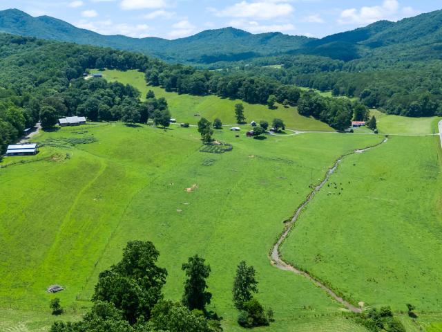 102 Cross Creek Lane