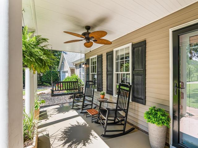 102 Crosscreek Drive