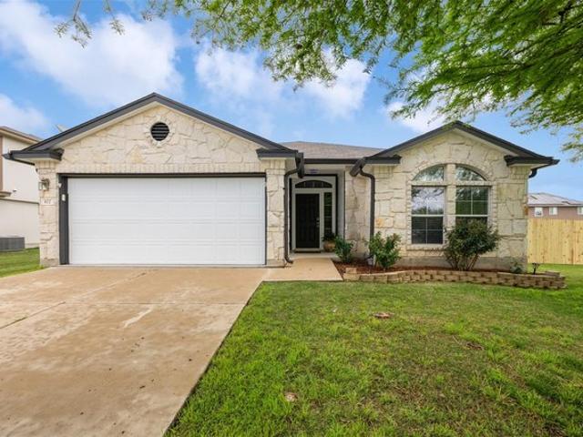 102 Anderson St, Hutto, TX 78634