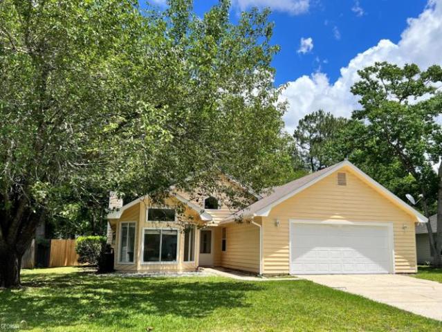 102 Acorn Ct, Kingsland, GA 31548