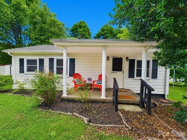 102 Aderholdt Rd, Bessemer City, NC 28016