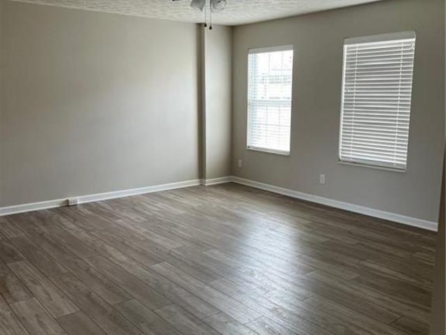 102 Alderwood Dr