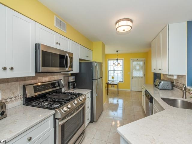 102 Appleton Way