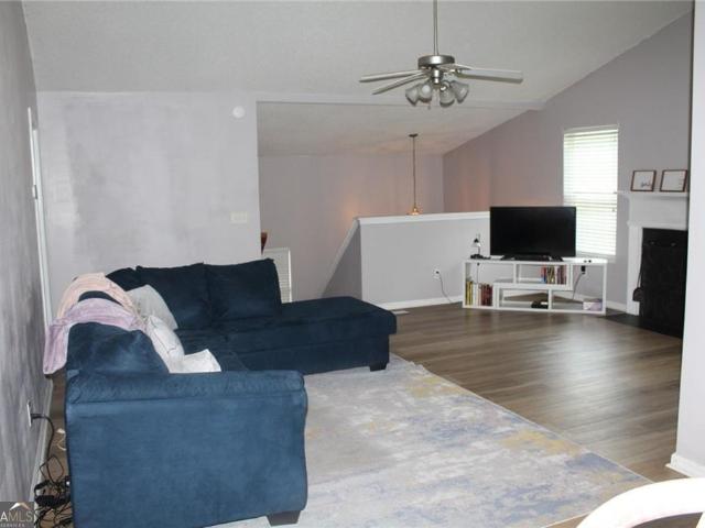 102 Ashbury Drive