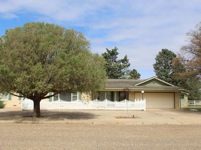 102 Ave E, Hart, TX 79043