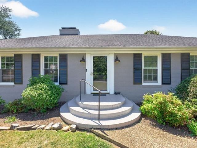 102 Bollingbrook Dr, Charlottesville, VA 22911