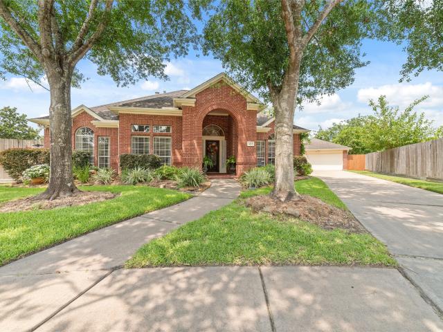 102 Barrington Pointe Court
