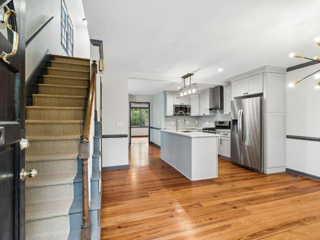 102 Beaufain Street B