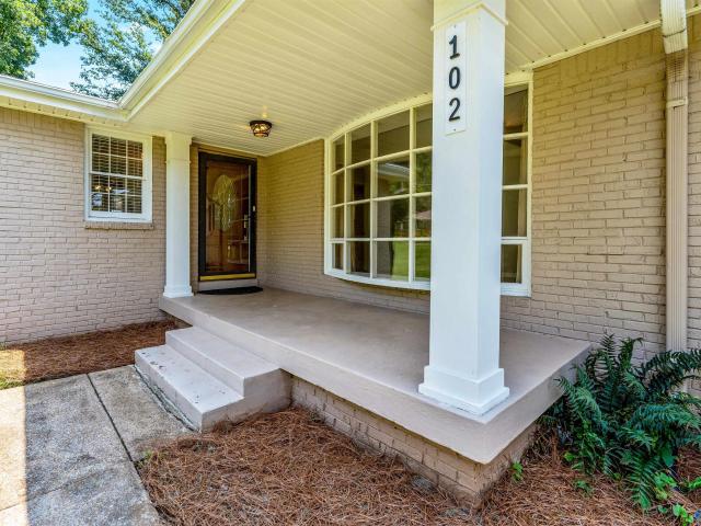 102 Bel Air Road SE