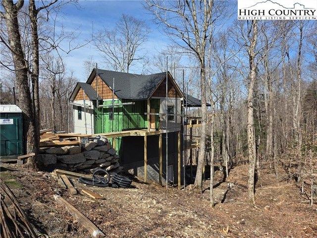 102 Blackberry Trl, Beech Mountain, NC 28604