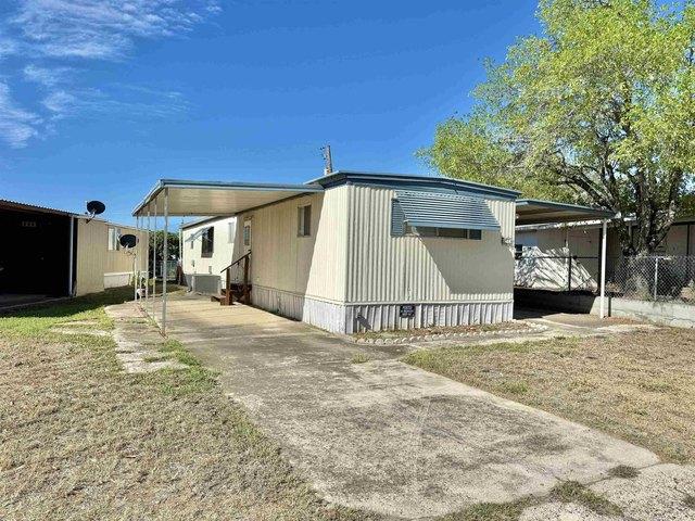 102 Blossum Blvd, Zapata, TX 78076