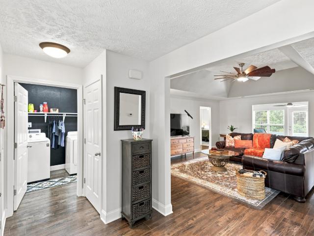 102 Blossom Ct