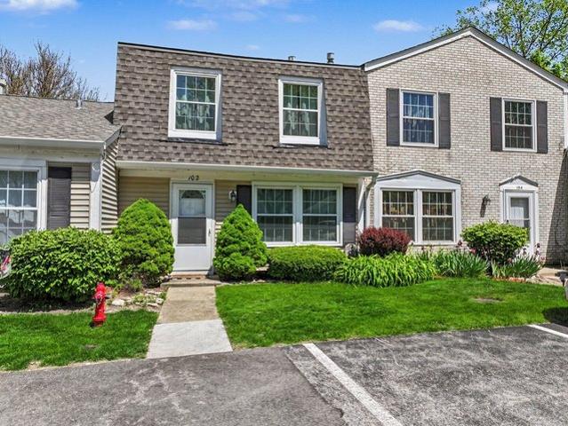 102 Bright Oaks Cir Unit 102, Cary, IL 60013