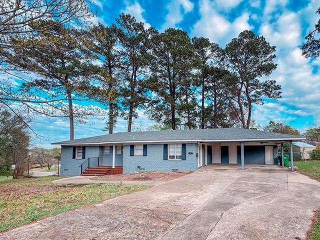 102 Brierwood Dr, Palestine, TX 75801