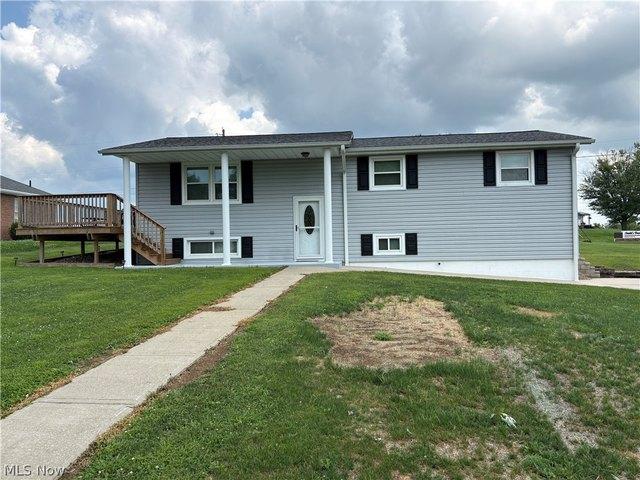102 Broadview Dr, Cadiz, OH 43907