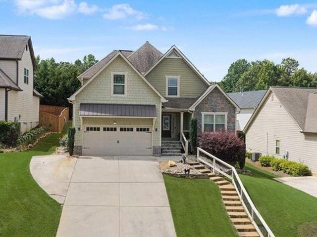 102 Brookstone Dr, Carrollton, GA 30116