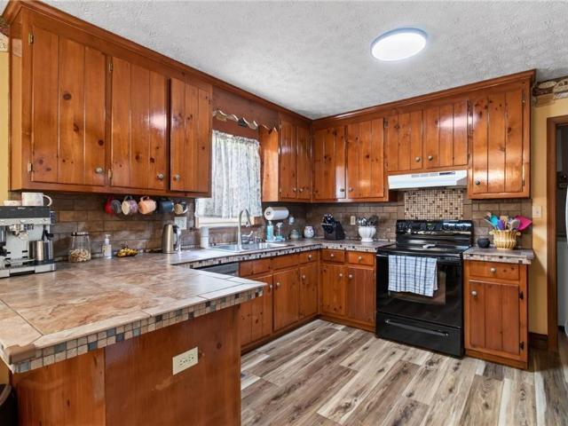 102 Butlers Pointe Ln