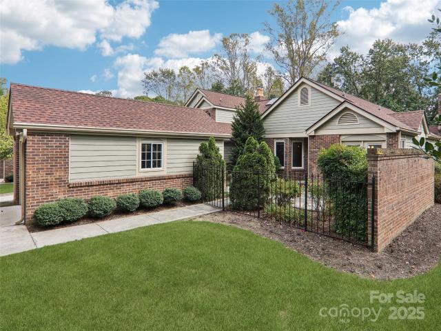 102 Glenbrook Dr, Hendersonville, NC 28739 | MLS #4313 | Compass