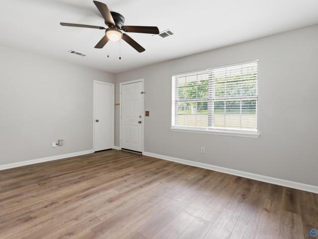 102 Greenwood Circle