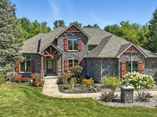 102 Greenhurst Ct, Auburn, IN 46706