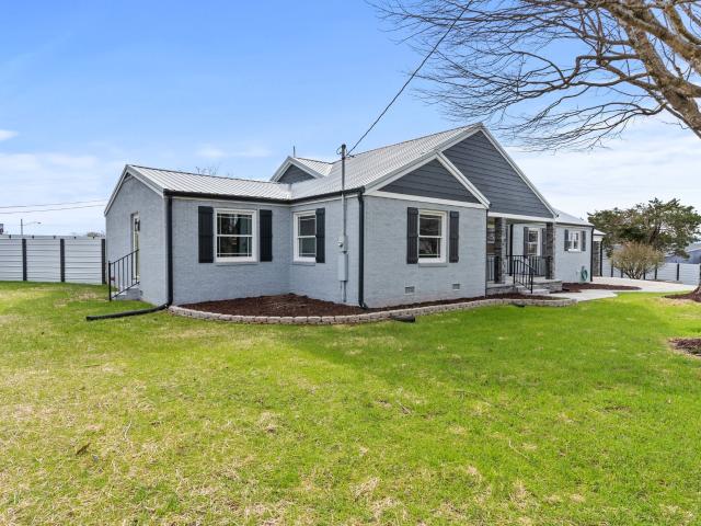 102 Dogwood Ln