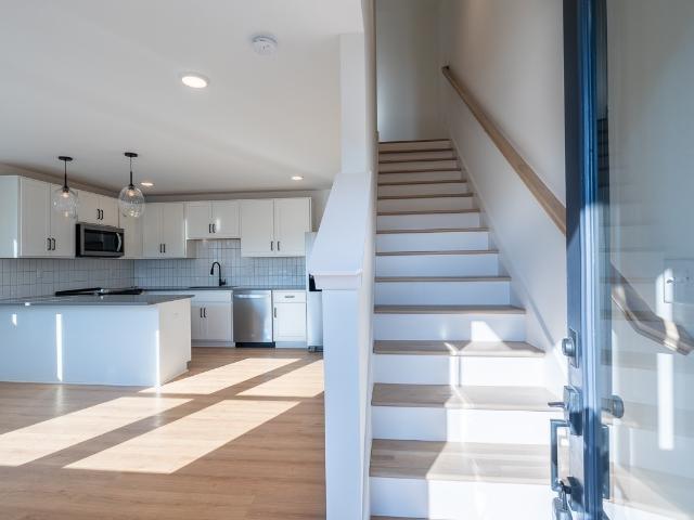 102 Duke St # 8