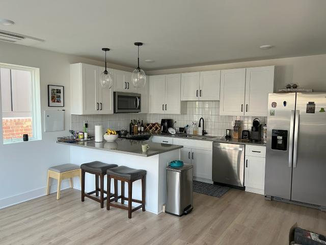 102 Duke St # 33