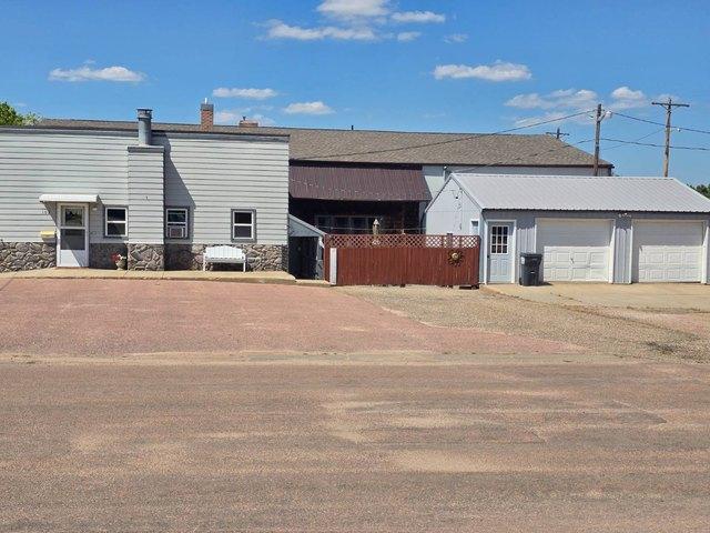 102 E 4th St, Gregory, SD 57533
