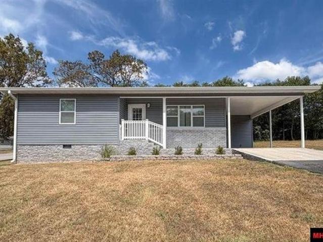 102 E 5th St, Yellville, AR 72687