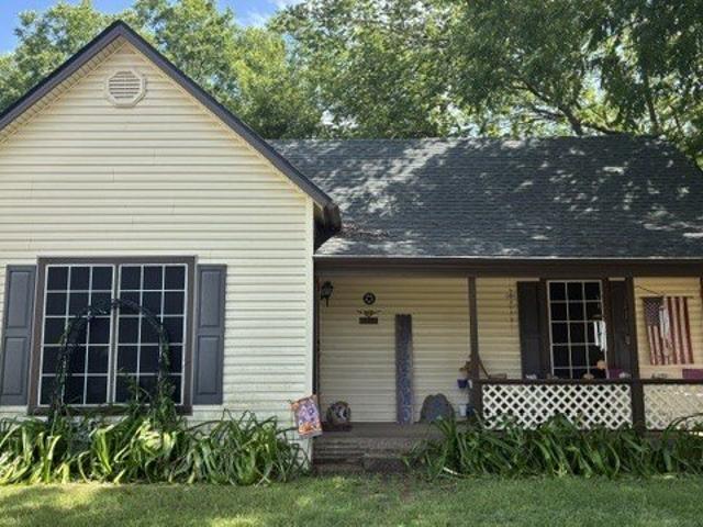 102 E 14th St, Joshua, TX 76058