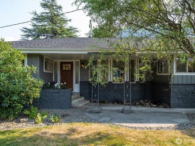 102 E Adams Ave, Morton, WA 98356