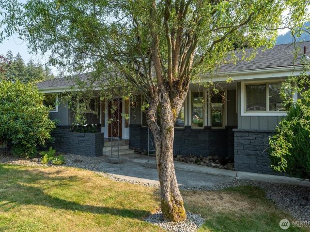 102 E Adams Avenue