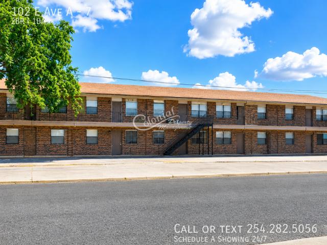 102 E Ave A, 2 beds, 1 full bath