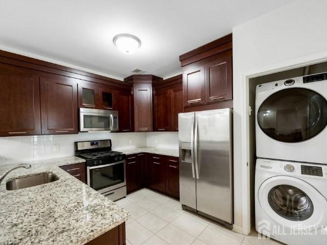 102 E Elizabeth Avenue E 412