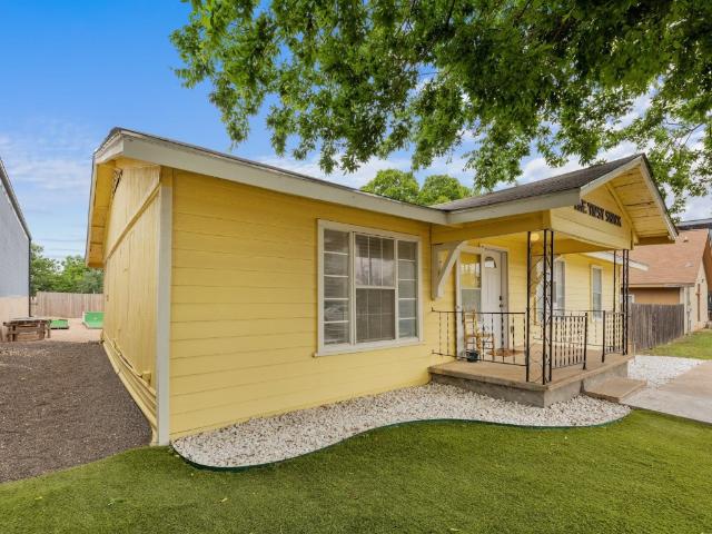 102 E Liberty Ave, Round Rock, TX 78664 | MLS #1496 | Compass