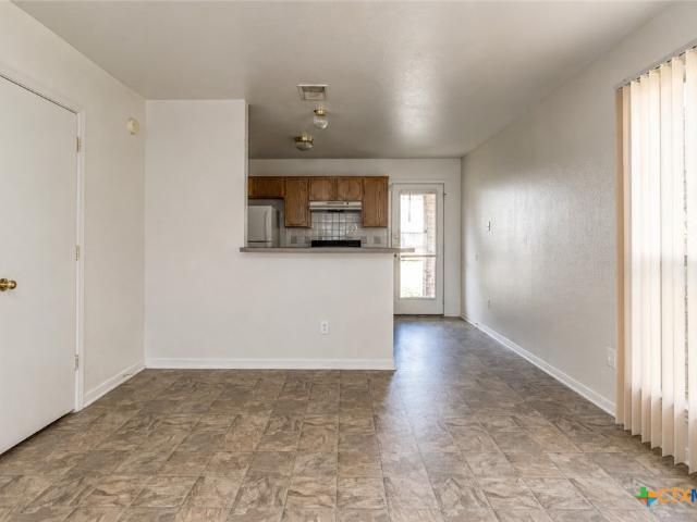 102 E Robin Lane A