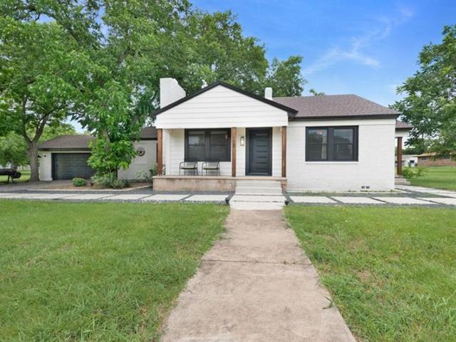 102 Elmo St, Florence, TX 76527