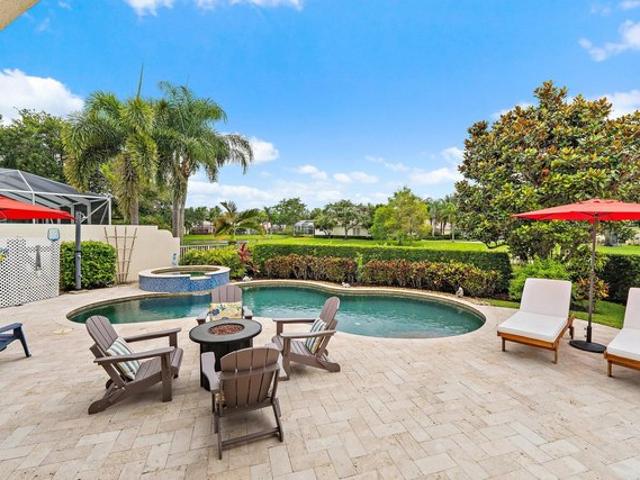 102 Euphrates Cir, Palm Beach Gardens, FL 33410