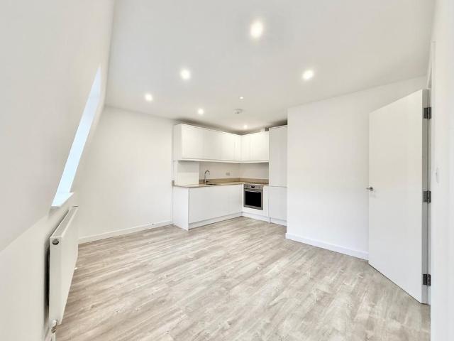 102 Fortune Green Road, London NW6 1 bed flat to rent £1,950 pcm £450 pw