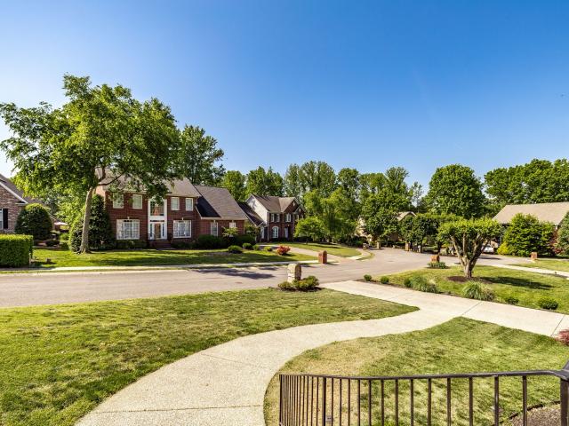 102 Fairlake Ct