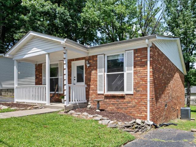 102 Five Oaks Dr