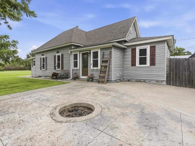 102 Fir St, Wakefield, KS 67487