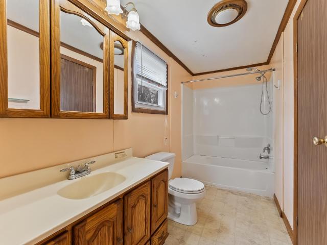 102 Freeman Ave