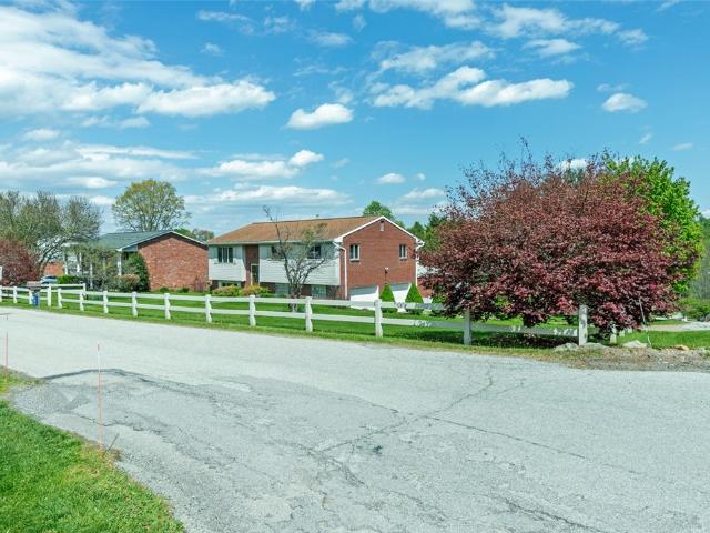 102 Kenneth Dr