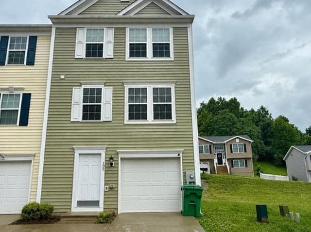102 Kingsbury Ct, Fairmont, WV 26554