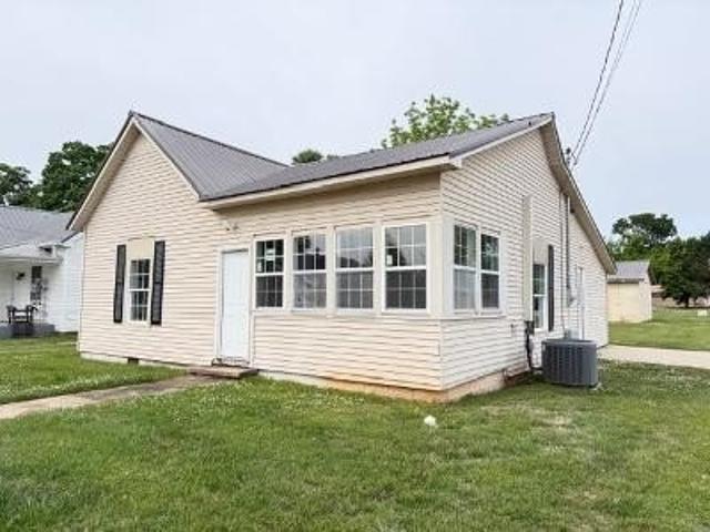 102 Hodges St N, Cowan, TN 37318