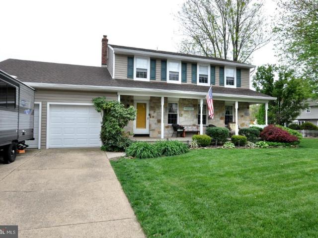 102 Holiday Court