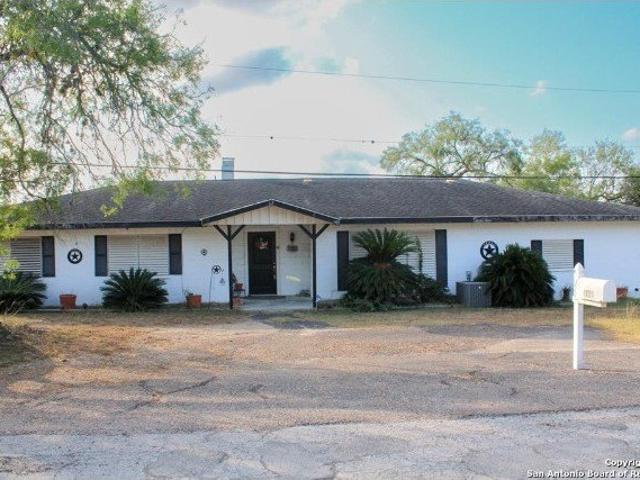 102 Holman St, Mathis, TX 78368