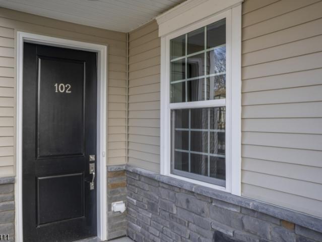 102 Honeysuckle Ln